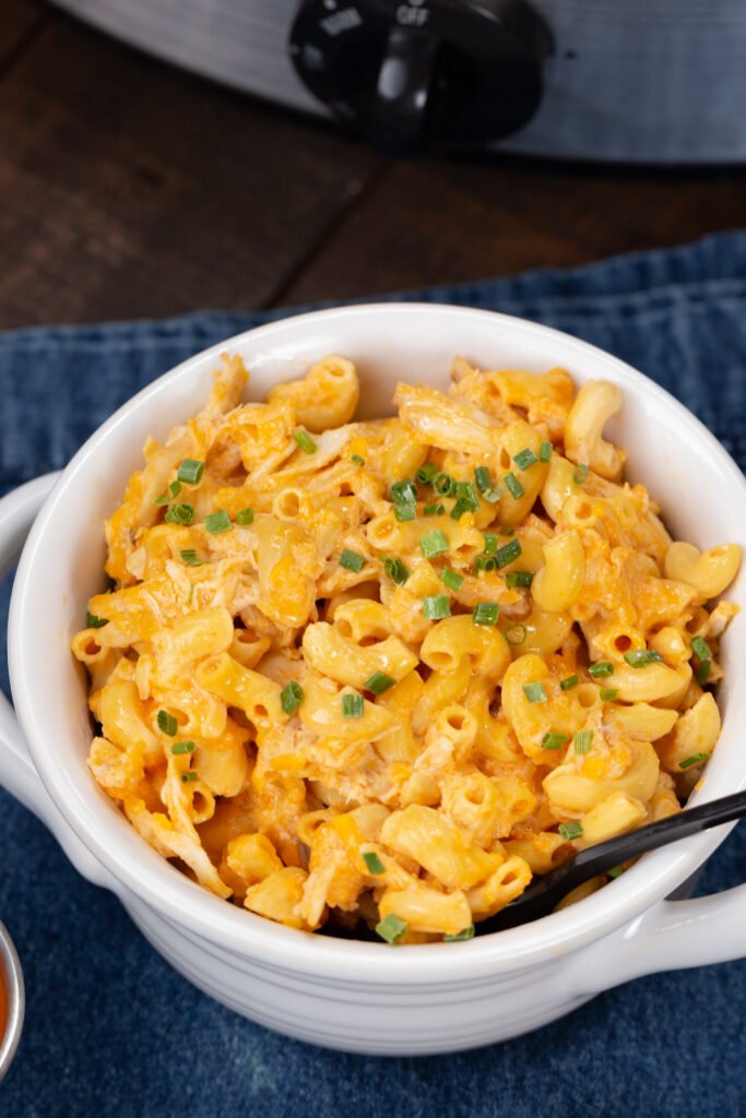 Slow Cooker Buffalo Chicken Mac & Cheese Recipe - The Protein Chef